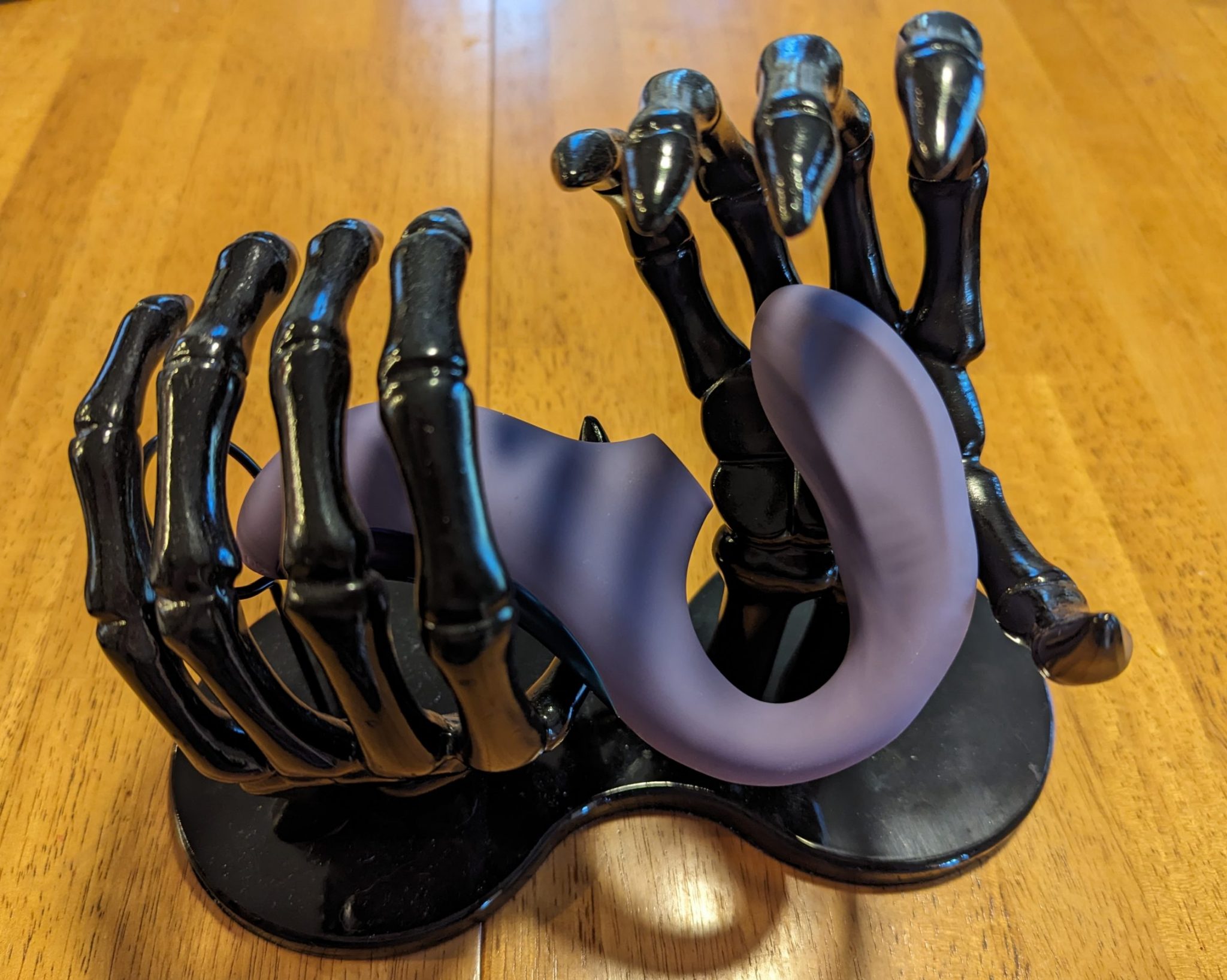 Lelo Enigma Wave Review: A Wave of Delight | Elia Winters